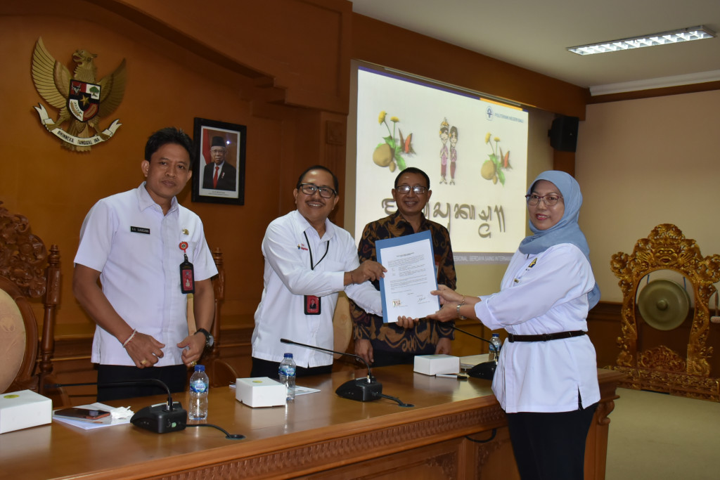 Diseminasi Hasil Pembuatan Sumur pemanen Air Hujan di Puspem Badung ...